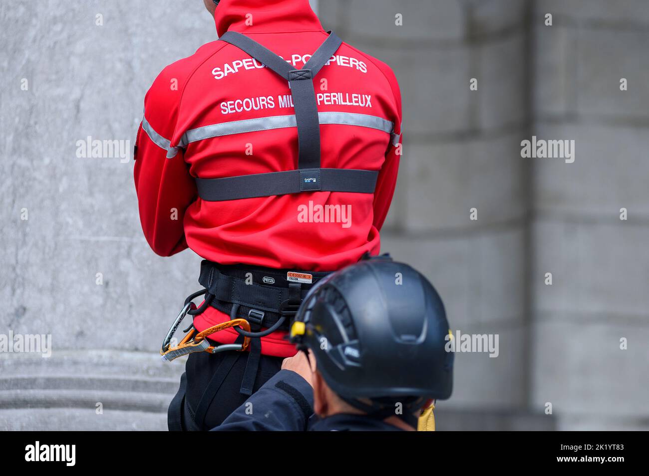 French firemen specialised in hazardous environment | Pompiers francais ...