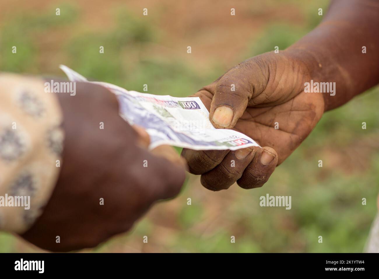 African hands exchanging money hi-res stock photography and images - Alamy