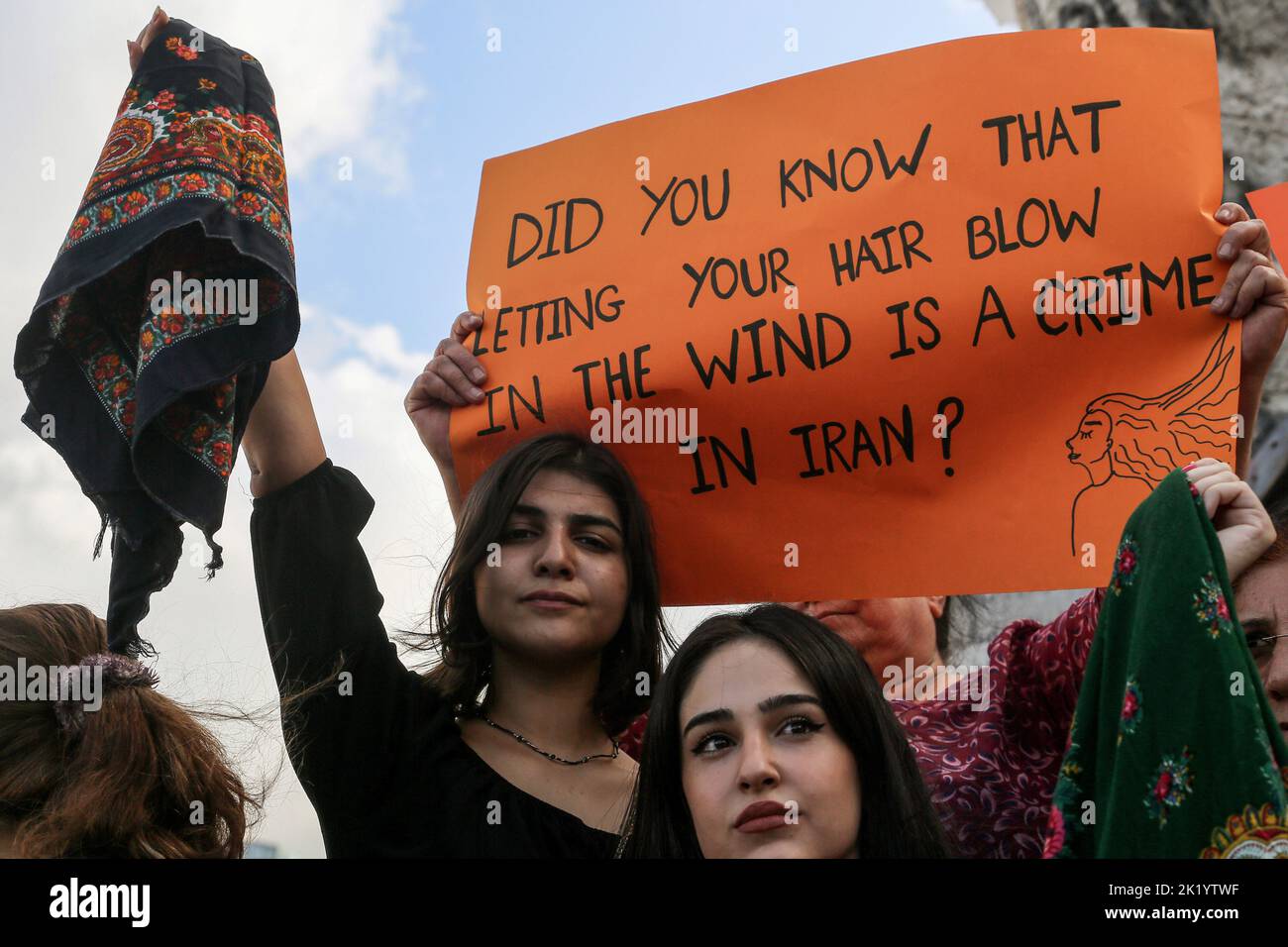 22 iranian women mahasa amini hi-res stock photography and images - Alamy