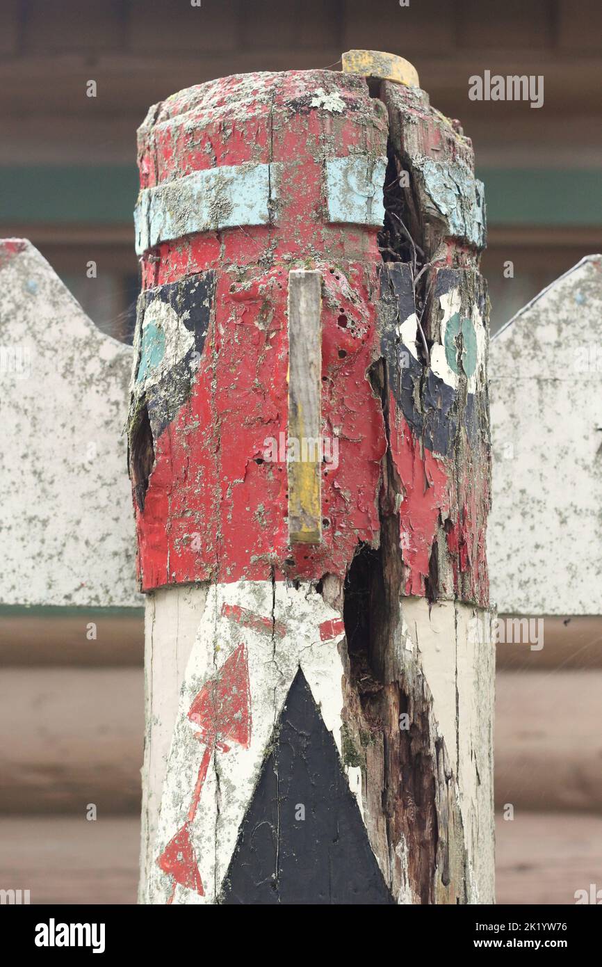 Vintage American Indian totem pole Stock Photo - Alamy