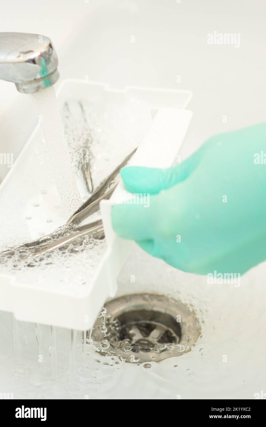 Hand in glove cleans the tweezers with water in-tray. Cleaning systems ...