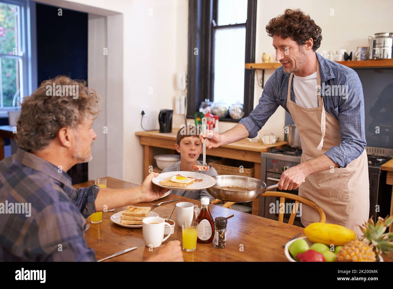 Cooking children hi-res stock photography and images - Alamy