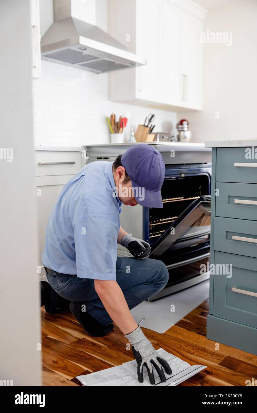 Installing an appliance hi-res stock photography and images - Alamy