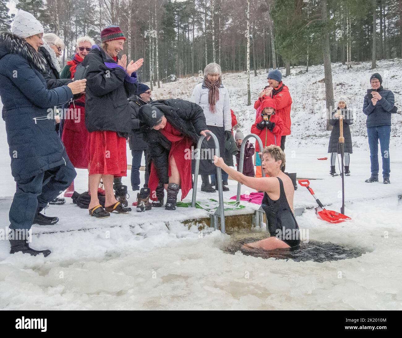 Woman swimmning in winter. Cold water, snow an people. photo: bo arrhed ...