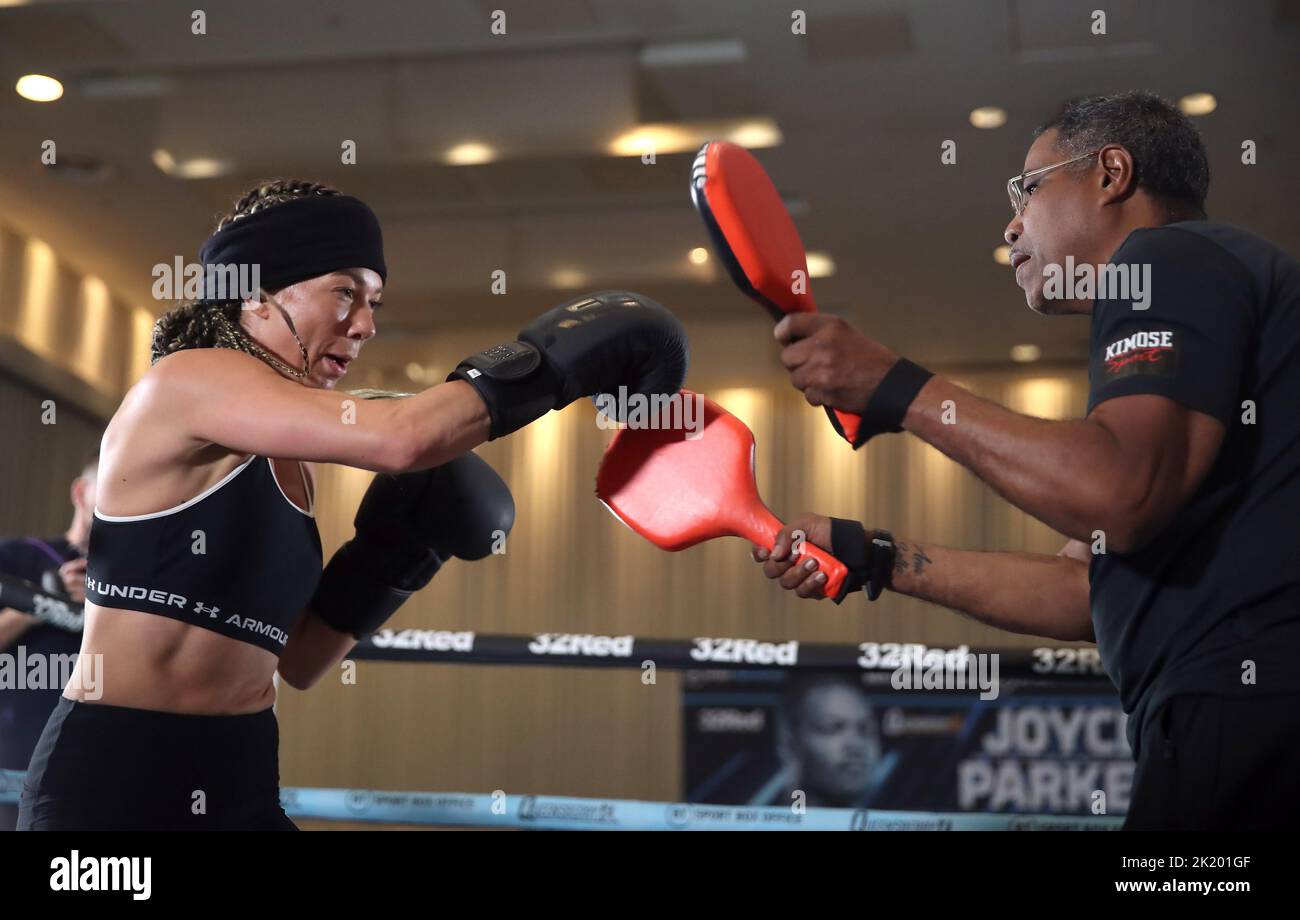 Sarah mahfoud hi-res stock photography and images - Alamy