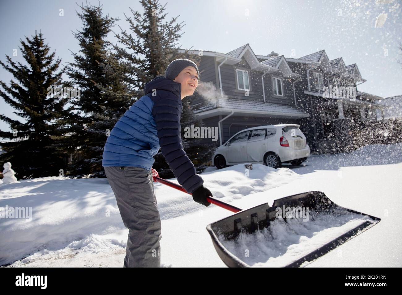 Shovelling driveway hi-res stock photography and images - Alamy
