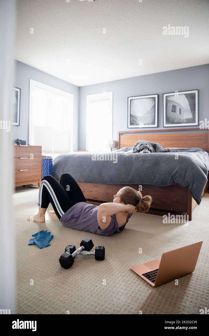 Doing sit ups hi-res stock photography and images - Alamy