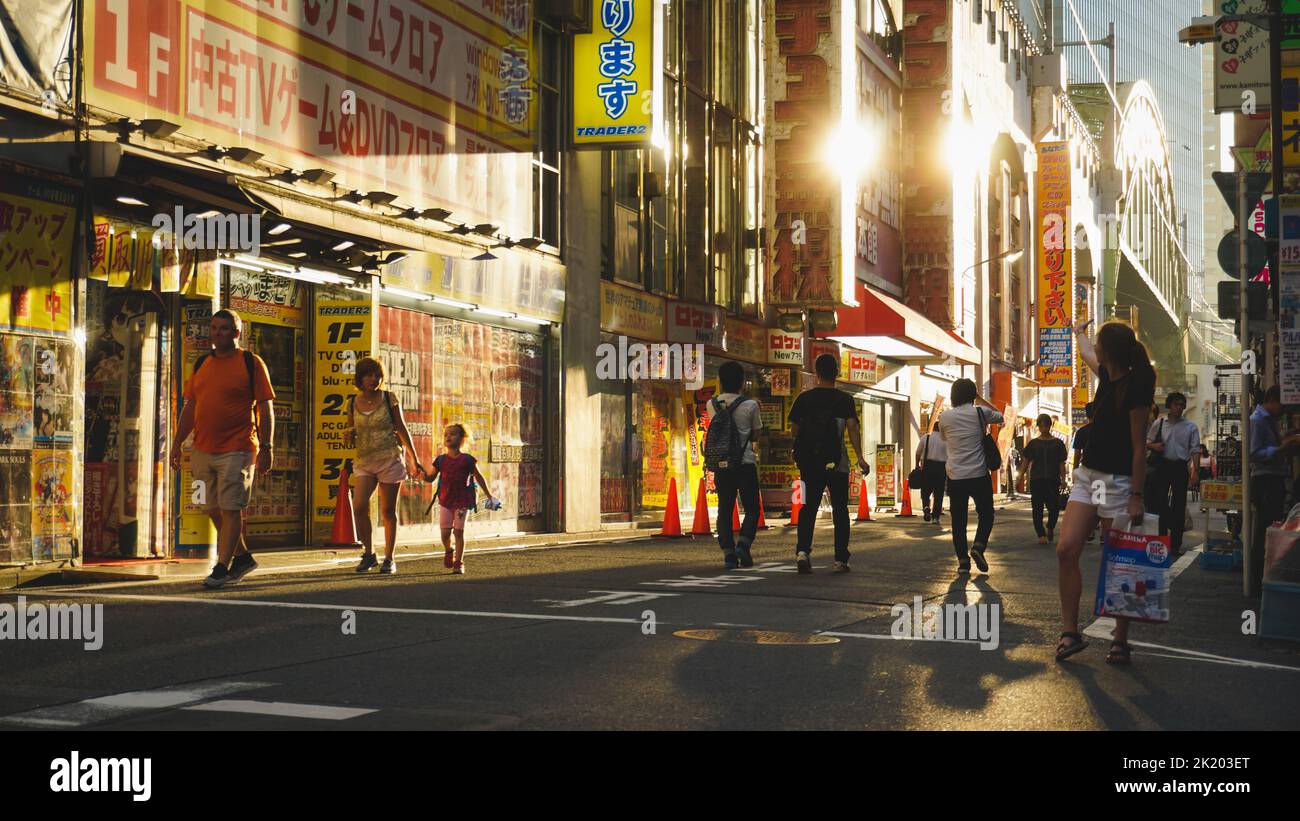 Busy street life of the Japanese capital, Tokyo Stock Photo - Alamy
