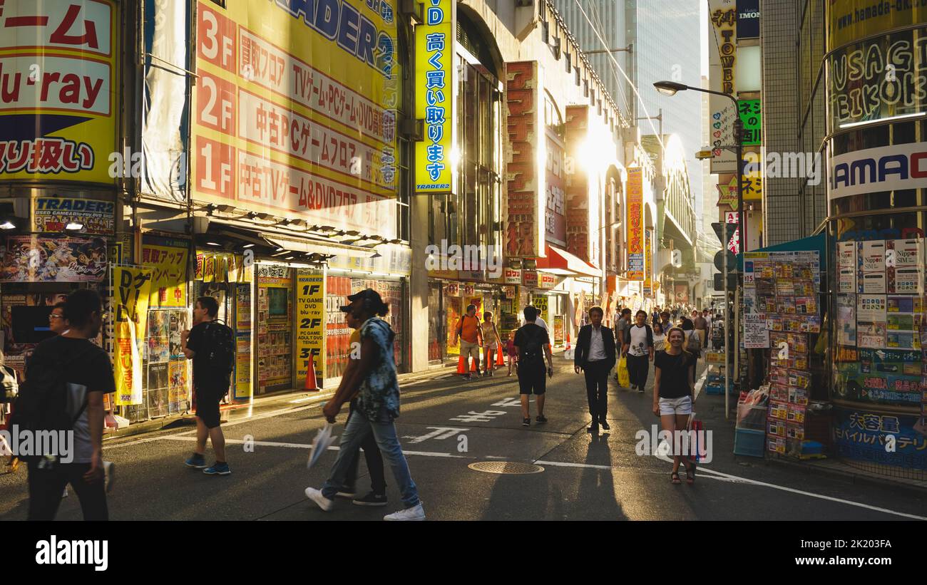 Busy street life of the Japanese capital, Tokyo Stock Photo - Alamy