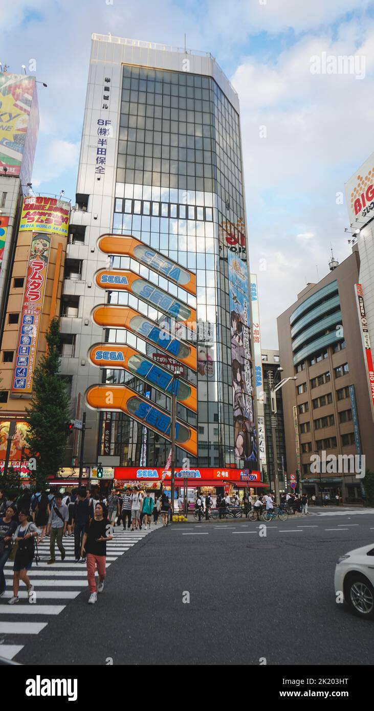 Busy street life of the Japanese capital, Tokyo Stock Photo - Alamy
