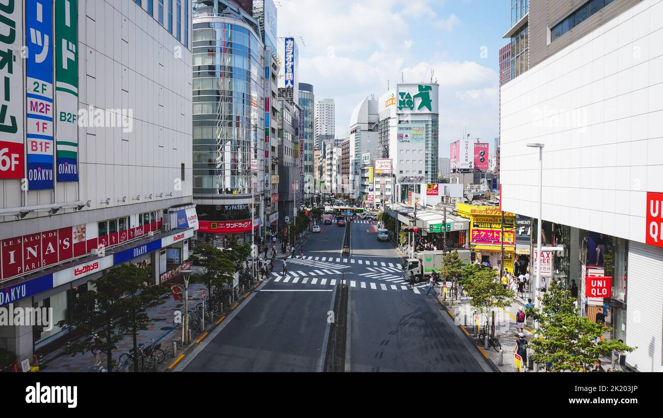 Busy street life of the Japanese capital, Tokyo Stock Photo - Alamy