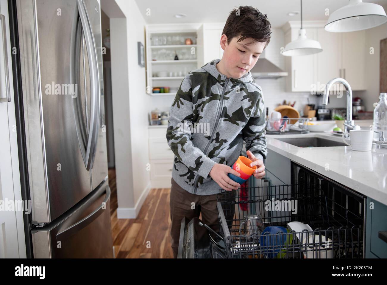 Child dishwasher hi-res stock photography and images - Alamy