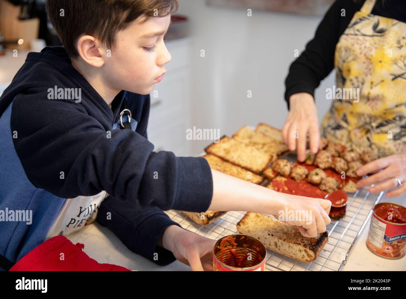 Dinner spread hi-res stock photography and images - Alamy