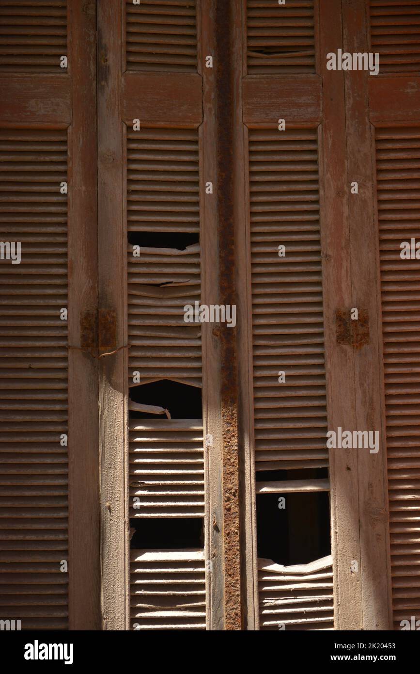 Derelict shutters hi-res stock photography and images - Alamy