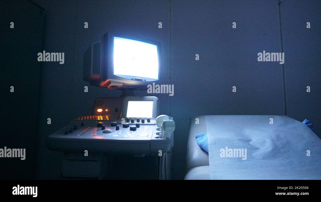 An older ultrasound machine in a dark room Stock Photo - Alamy