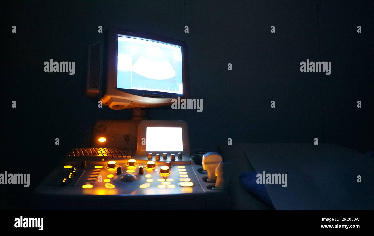 An older ultrasound machine in a dark room Stock Photo - Alamy