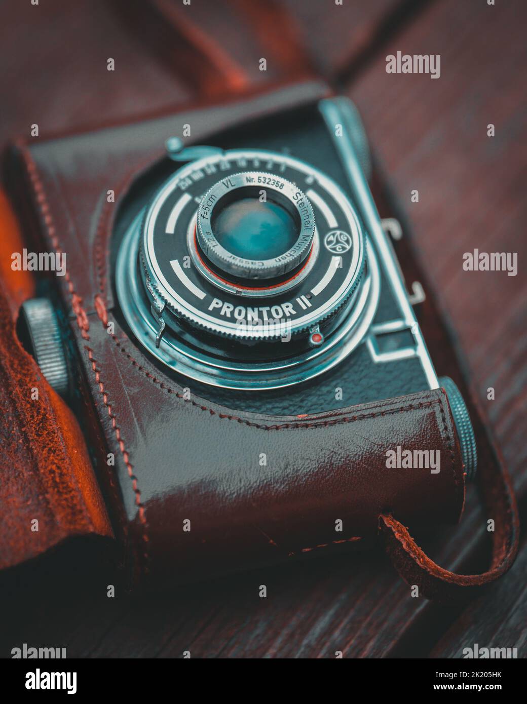 Old vintage camera, Prontor II Stock Photo - Alamy