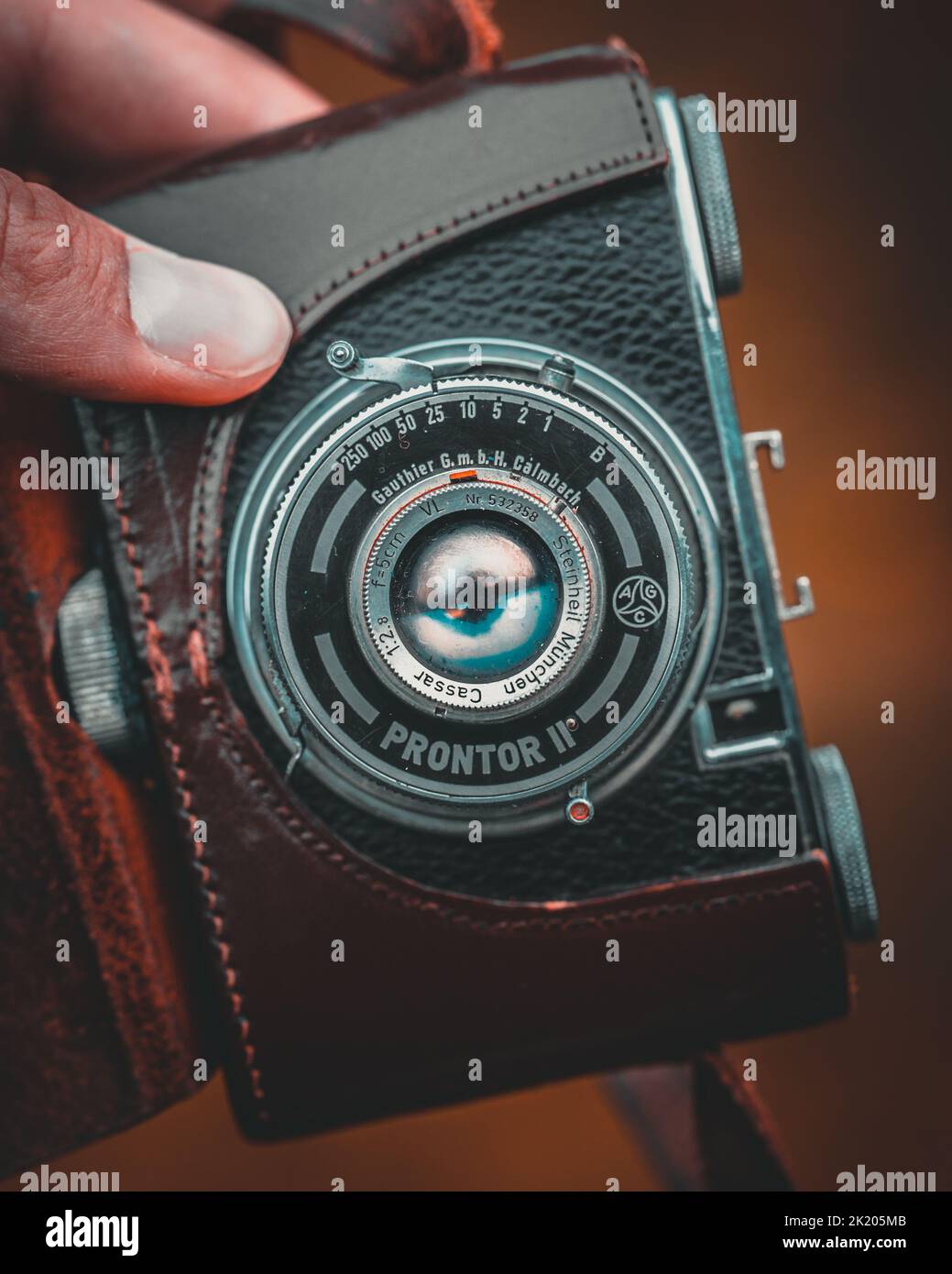 Old vintage camera, Prontor II Stock Photo - Alamy