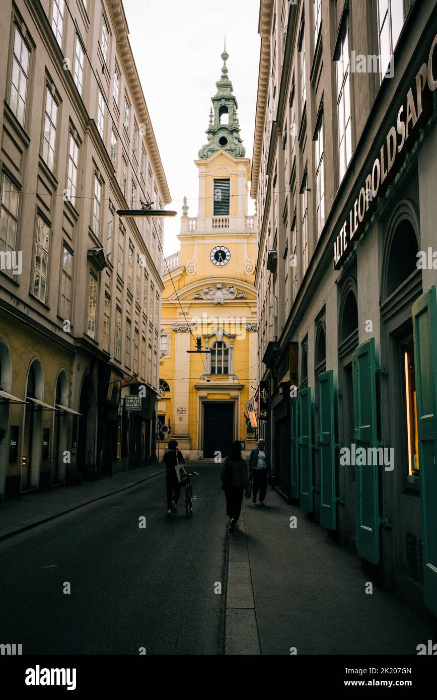 Narrow people hi-res stock photography and images - Alamy