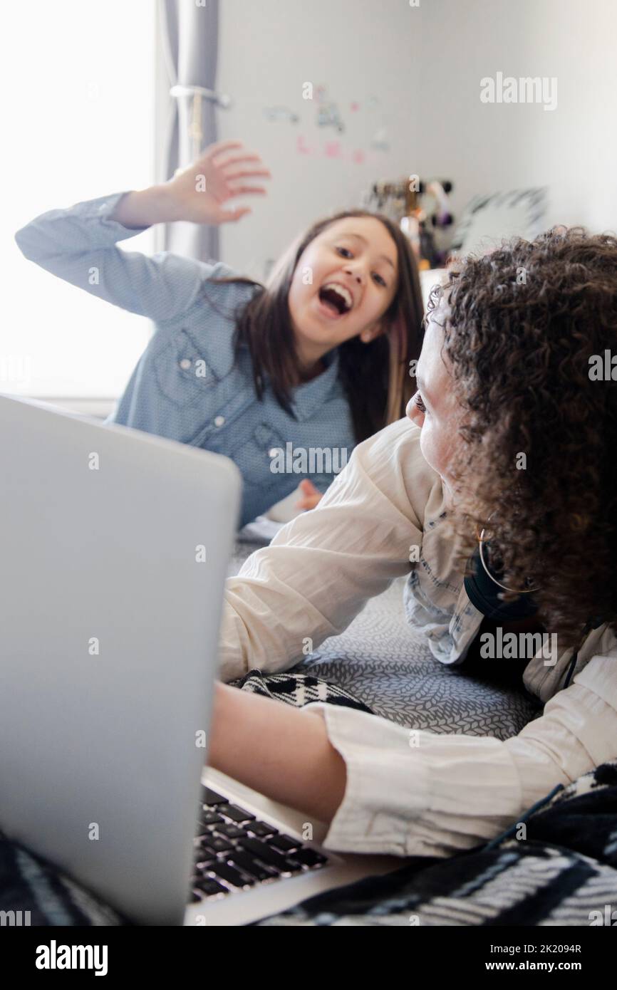 Screen of laptop hi-res stock photography and images - Alamy