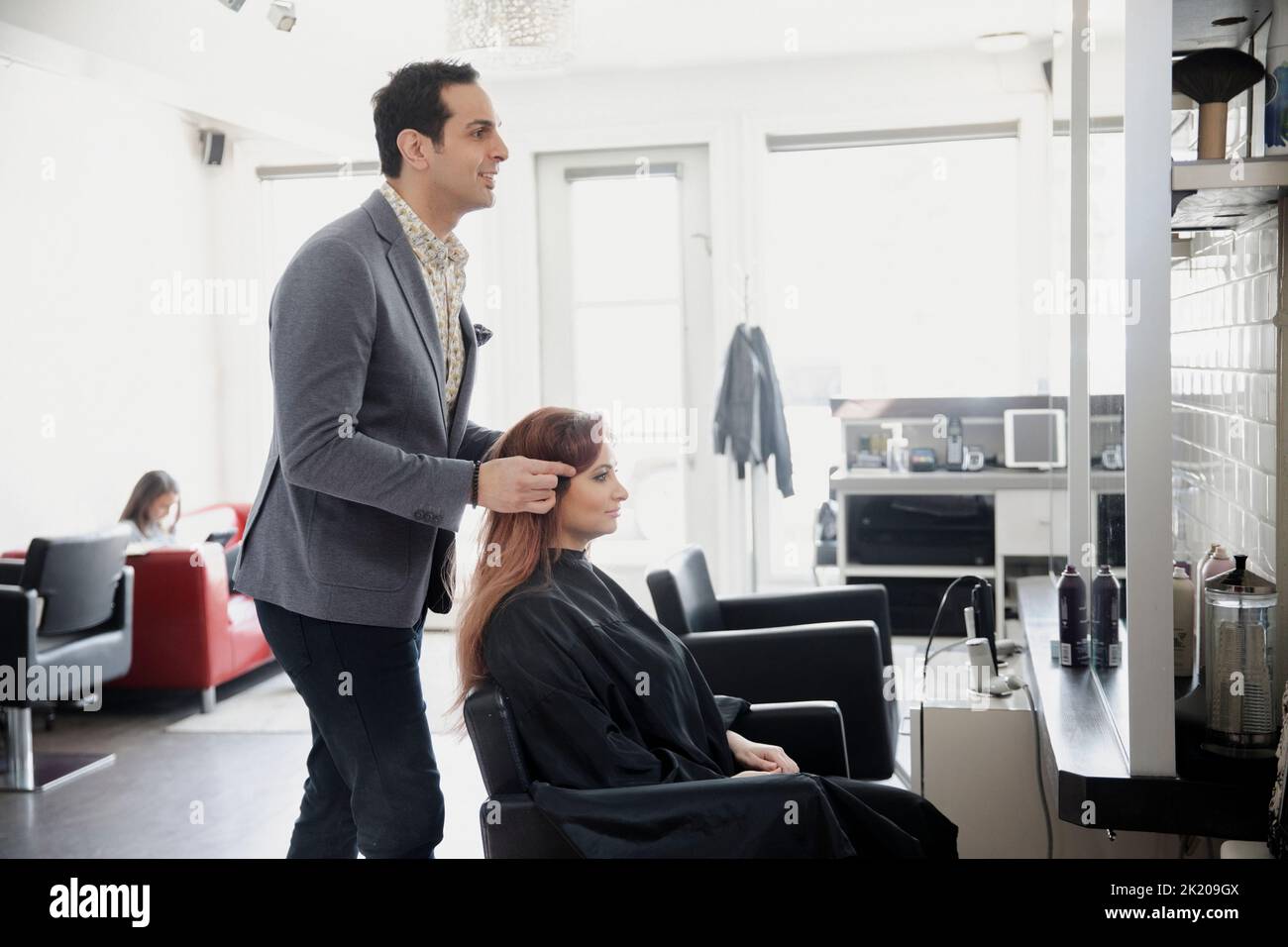 Hairdresser customer hi-res stock photography and images - Alamy