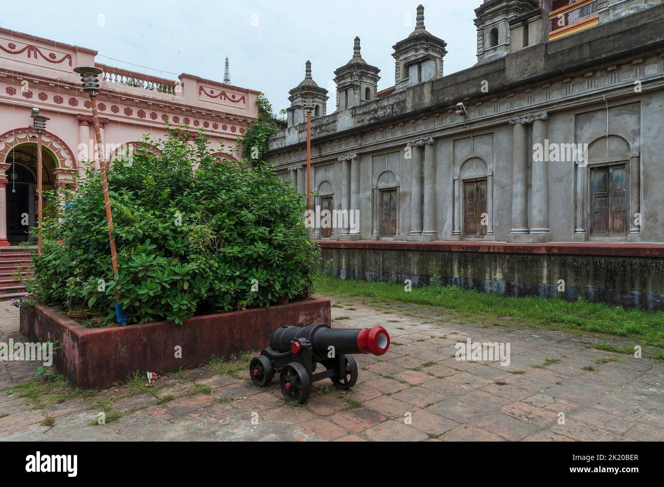 Howrah, West Bengal, India - 26th October 2020 : Old cannon at Shib ...