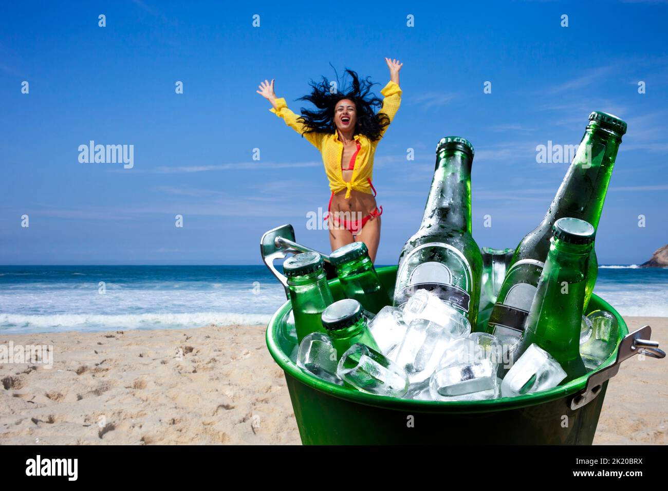 Drinking smiling crowd sport hi-res stock photography and images - Alamy