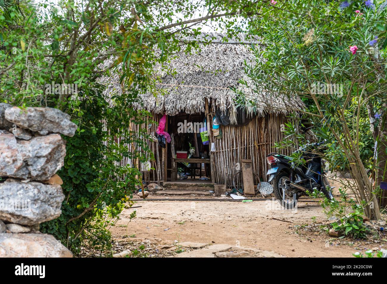 Traditonal Mayan hut, Mani, Yucatan, Mexico Stock Photo - Alamy