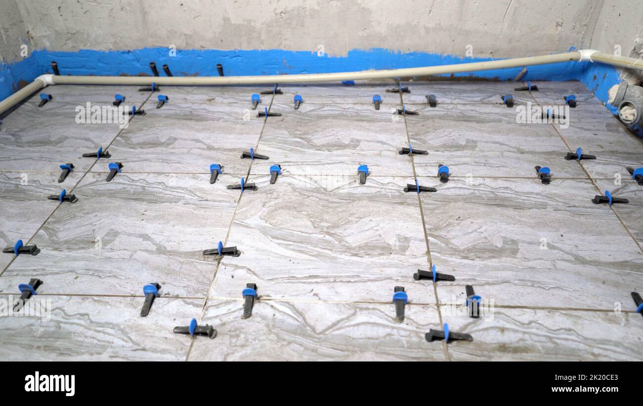 Laying Ceramic Tiles. The laid tiles in the bathroom Stock Photo - Alamy