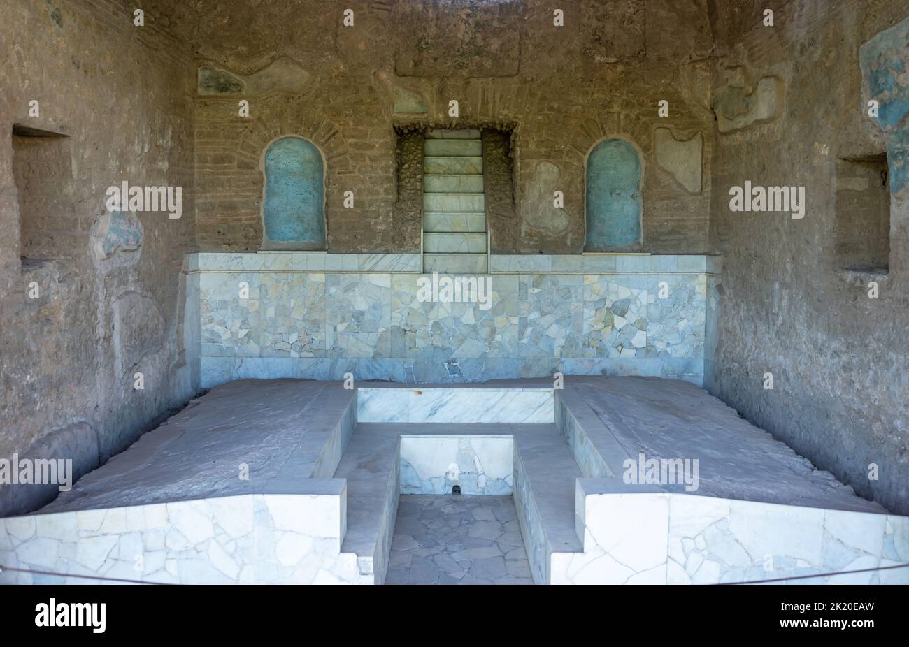 Very well preserved interior of ancient roman house in Pompei Stock ...