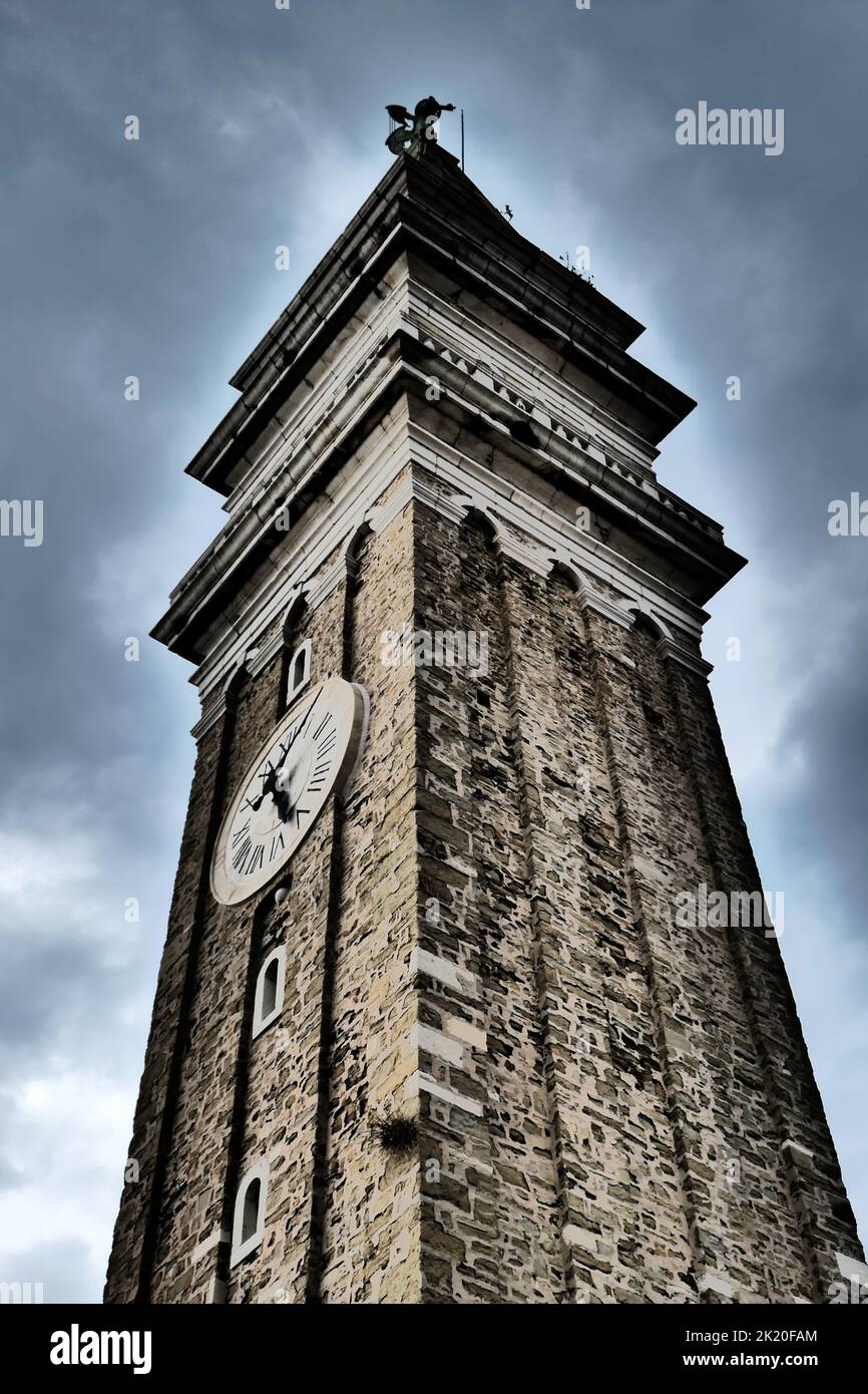 City tower building hi-res stock photography and images - Alamy