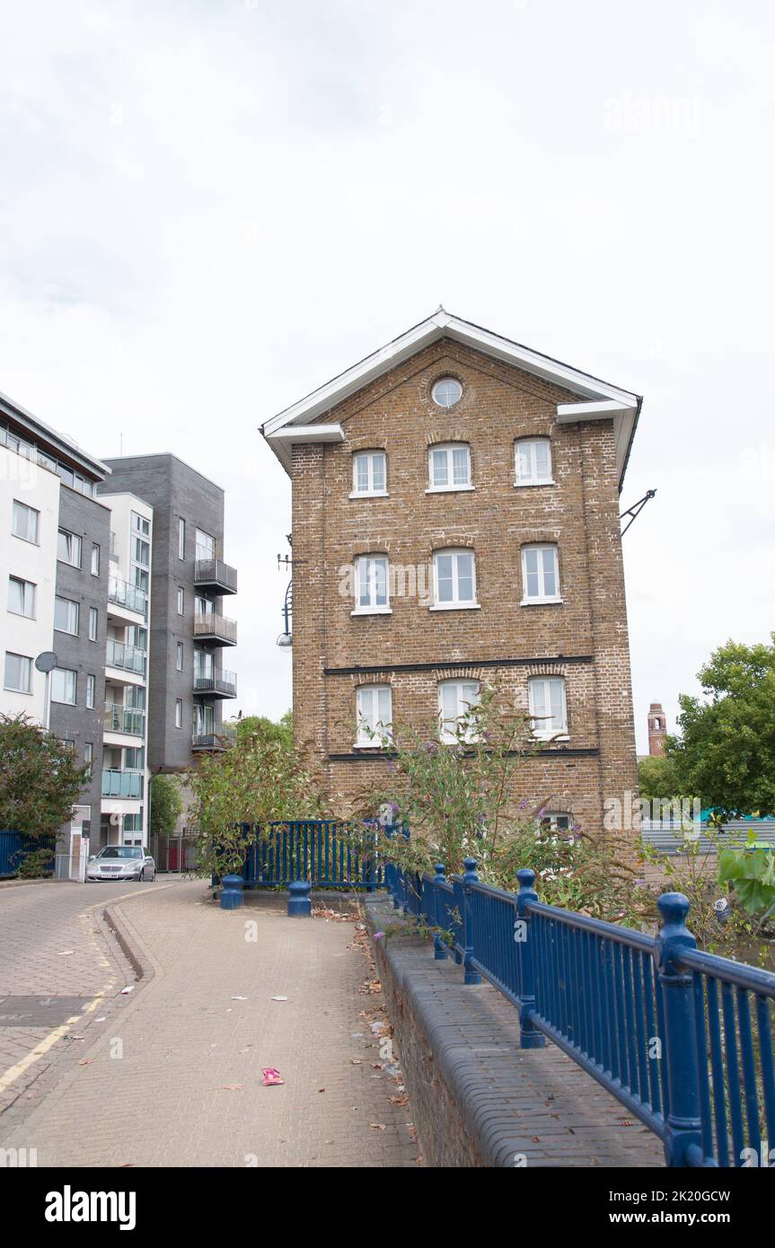 Roding riverside hi-res stock photography and images - Alamy