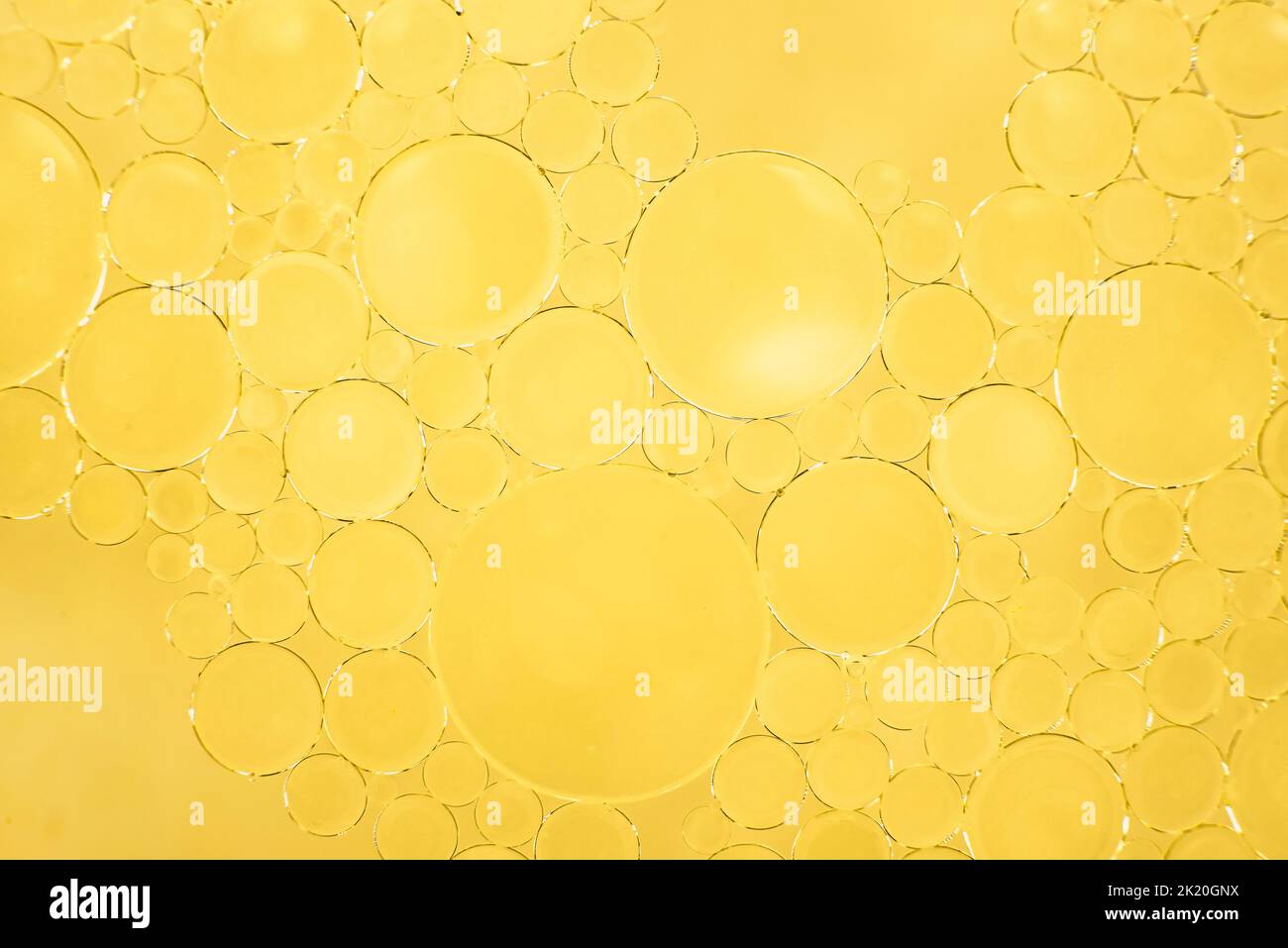Drops of fat in water. Bubbles of fat close up. Oil Stock Photo - Alamy
