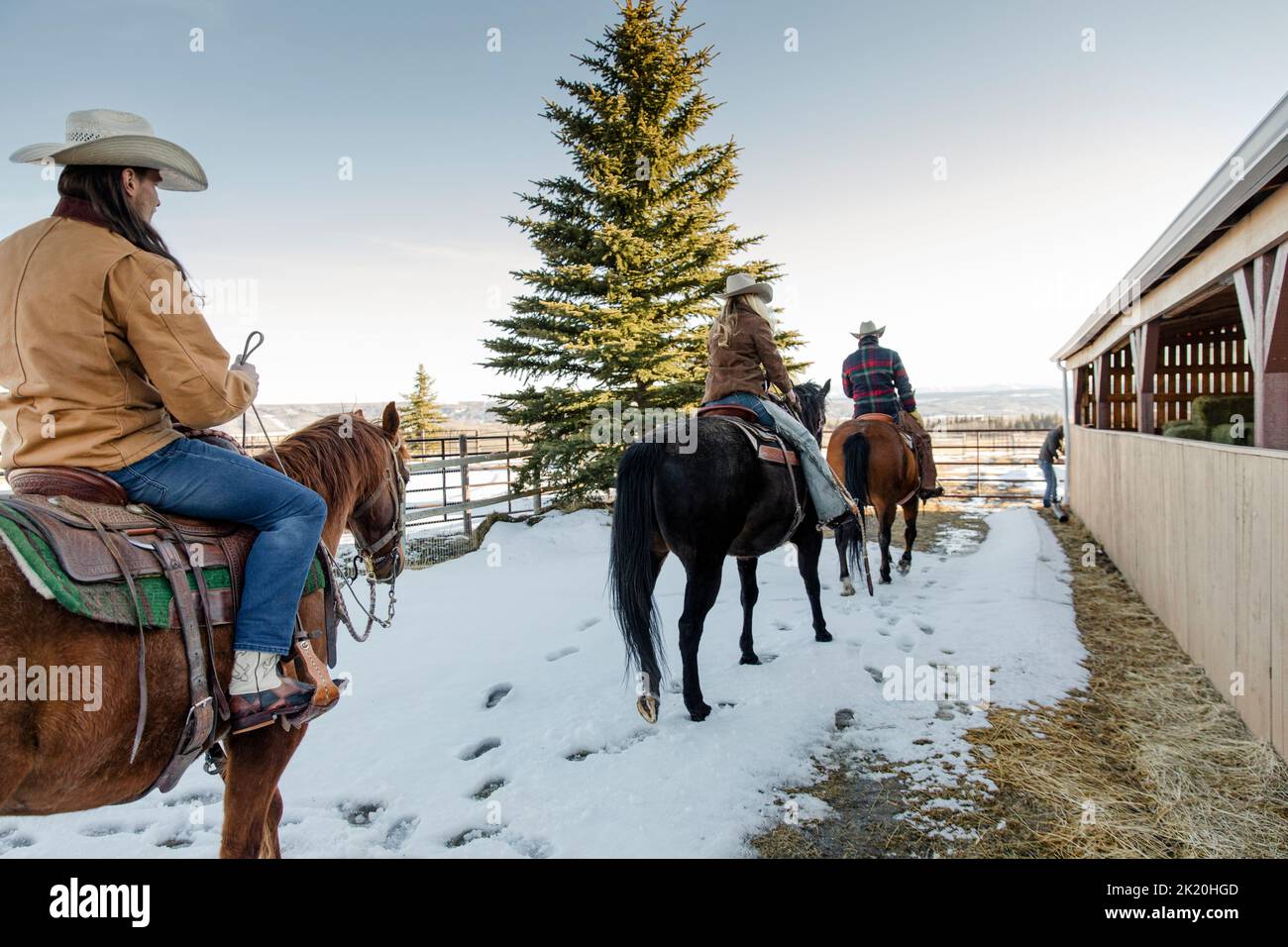 Barn in snow hi-res stock photography and images - Alamy