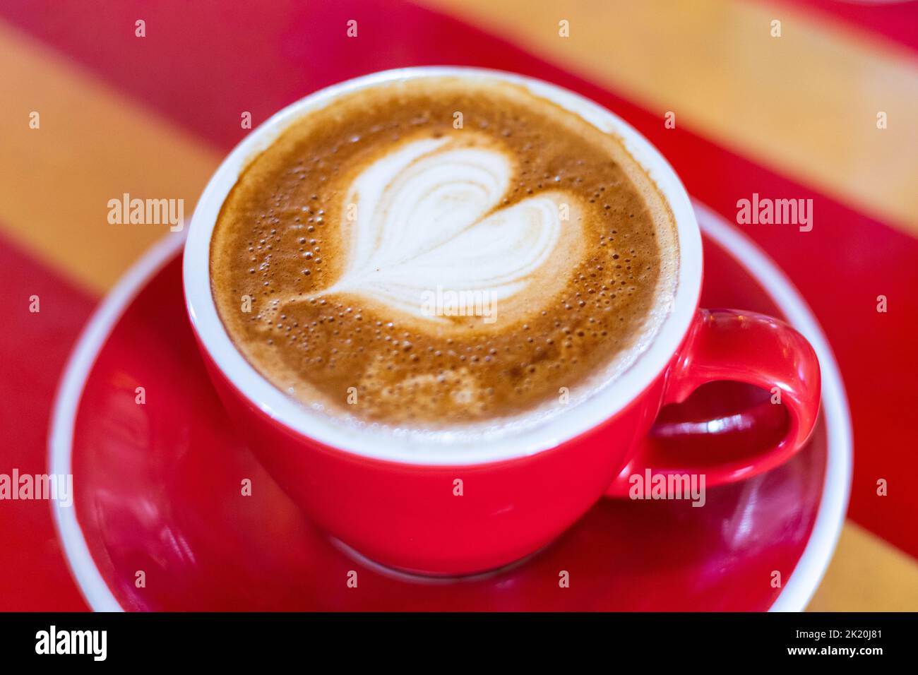 Heart shape in a cup of coffee Stock Photo - Alamy