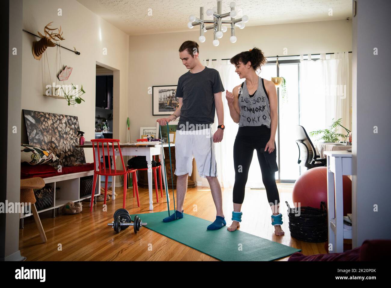 Working out at home hi-res stock photography and images - Alamy