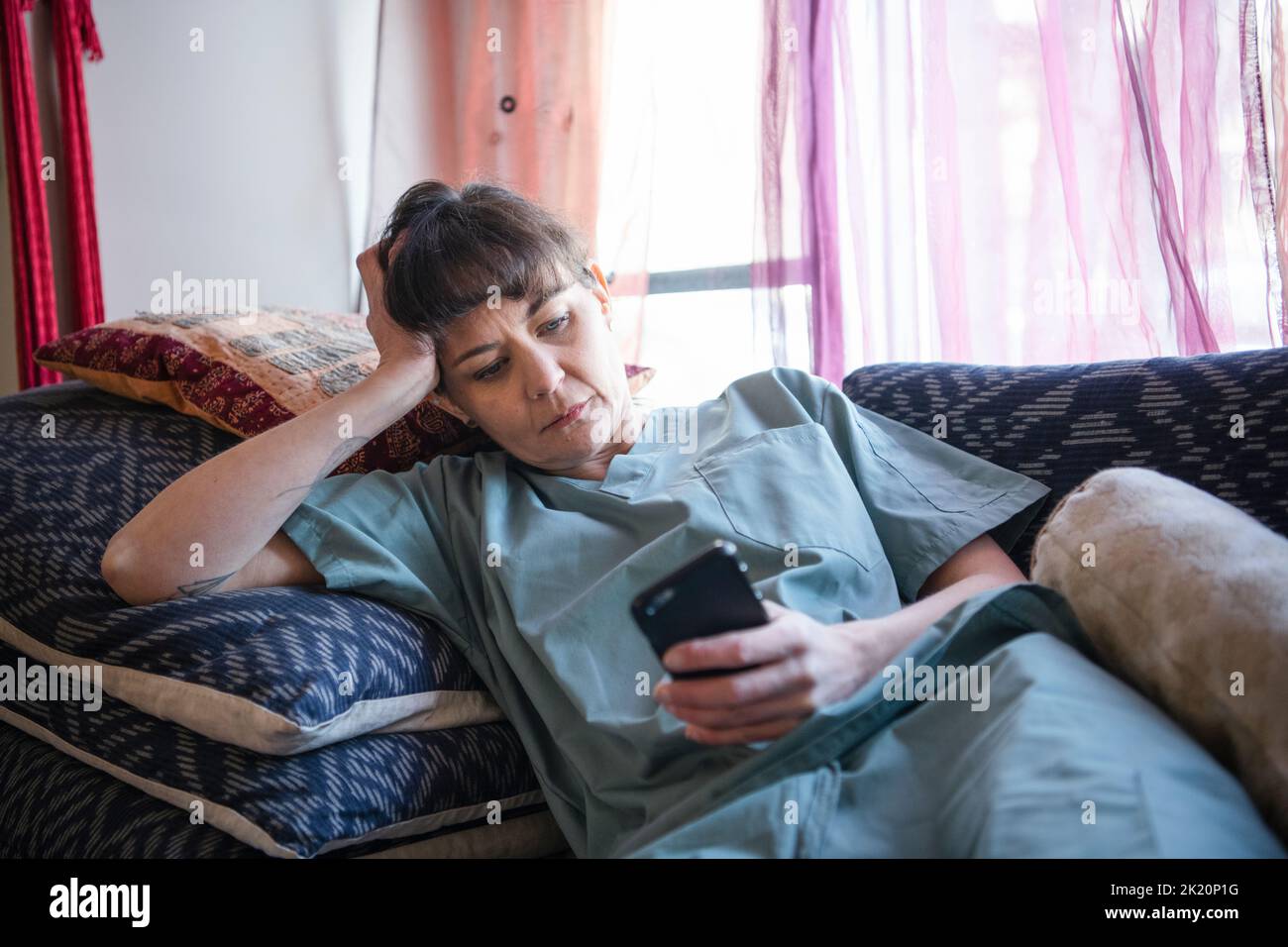 Leaning on elbow hi-res stock photography and images - Alamy