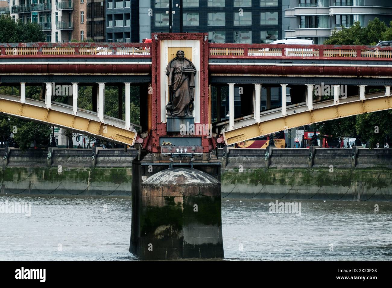 Vauxhall bridge sculpture hi-res stock photography and images - Alamy