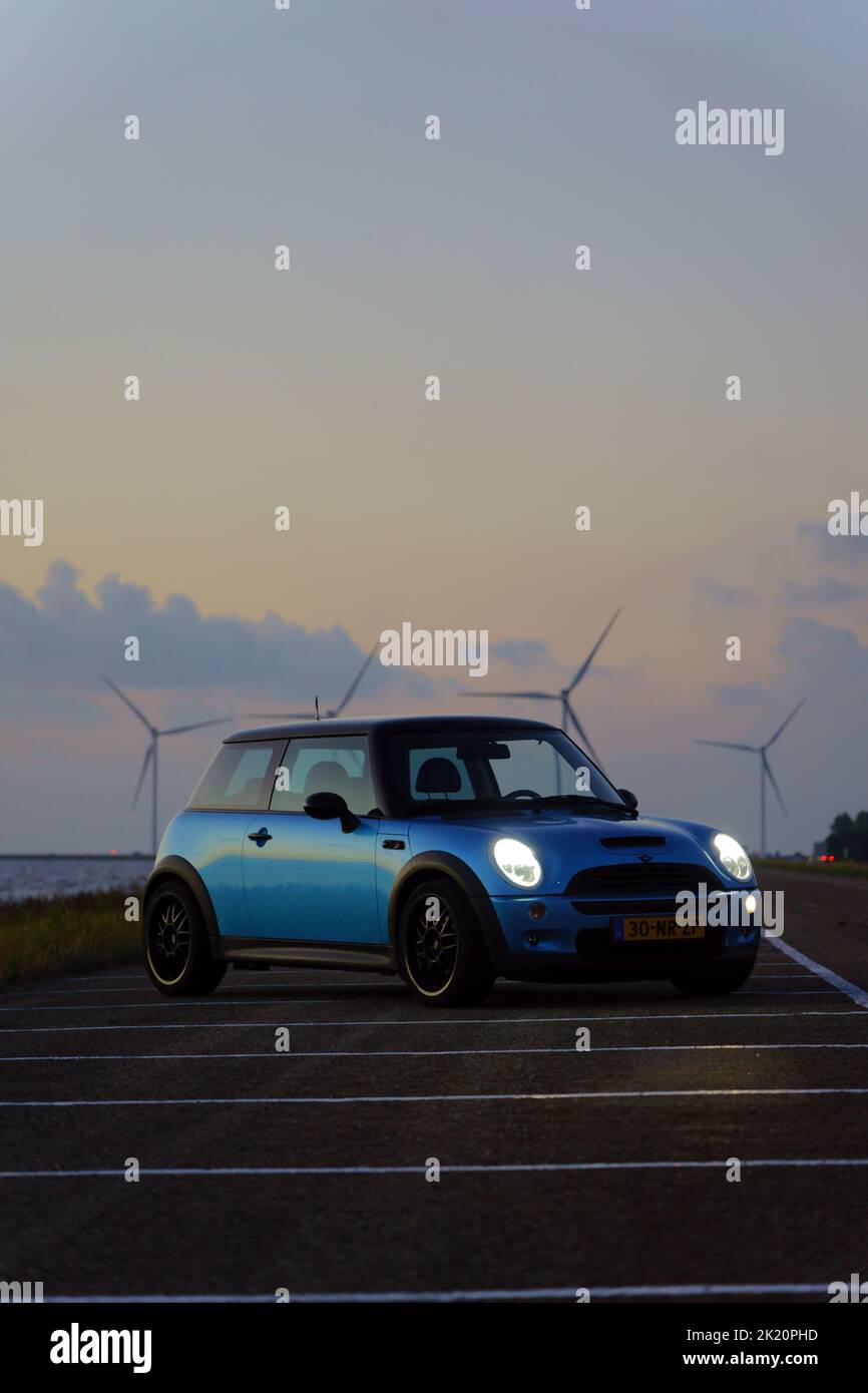 Classic mini cooper hi-res stock photography and images - Alamy