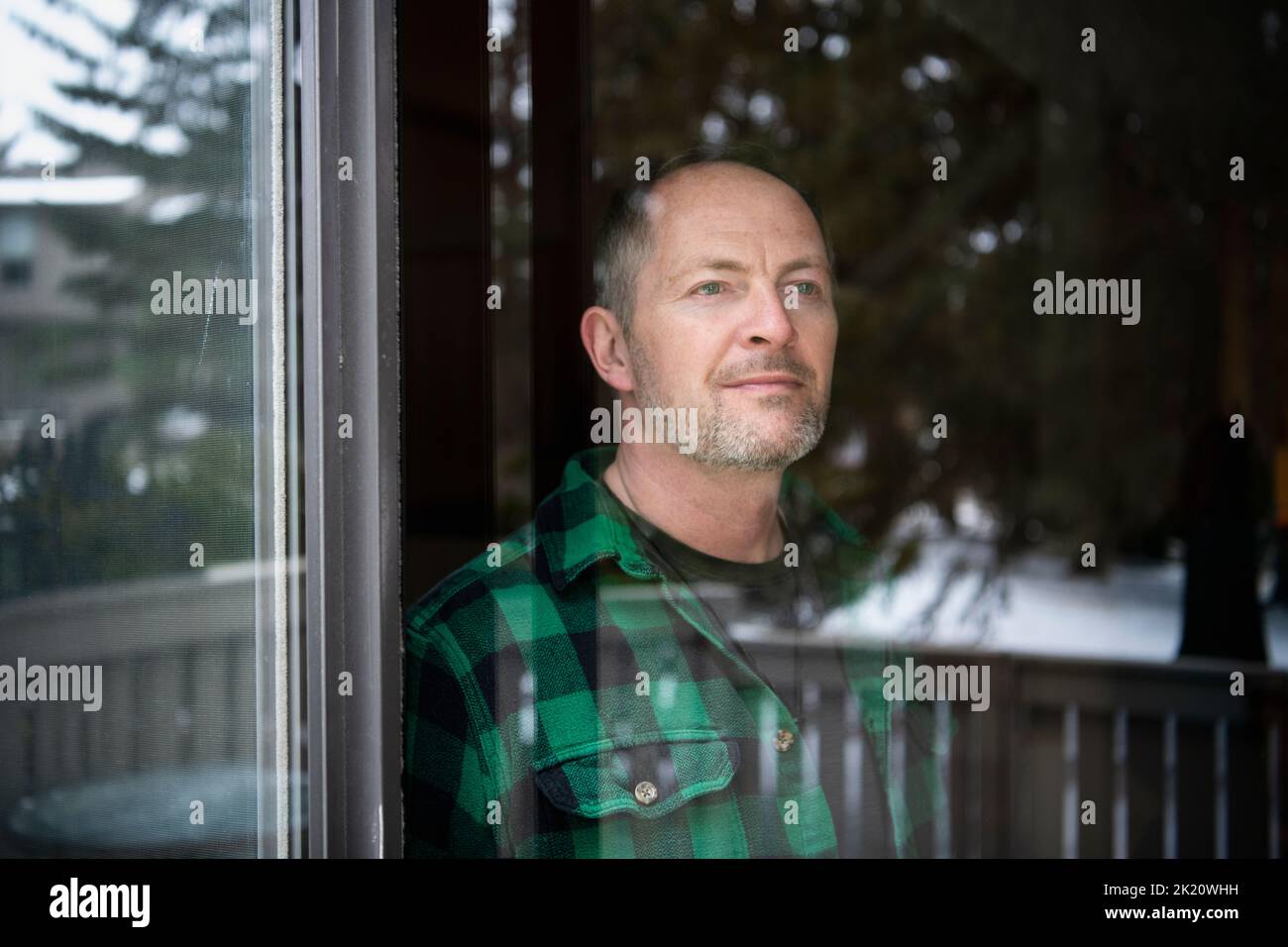 Man looking out hi-res stock photography and images - Alamy