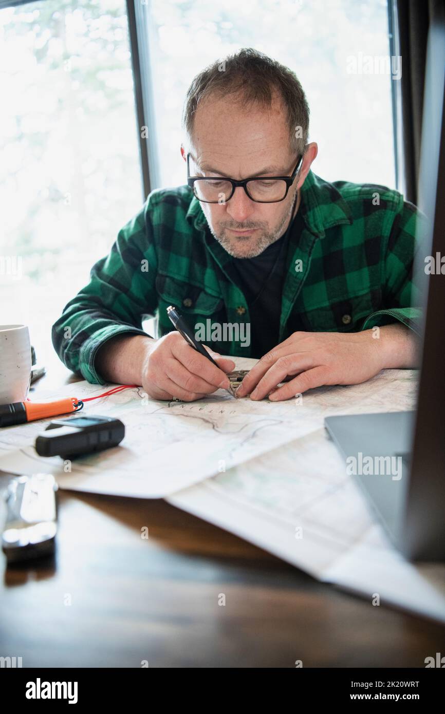 Travel planning table hi-res stock photography and images - Alamy