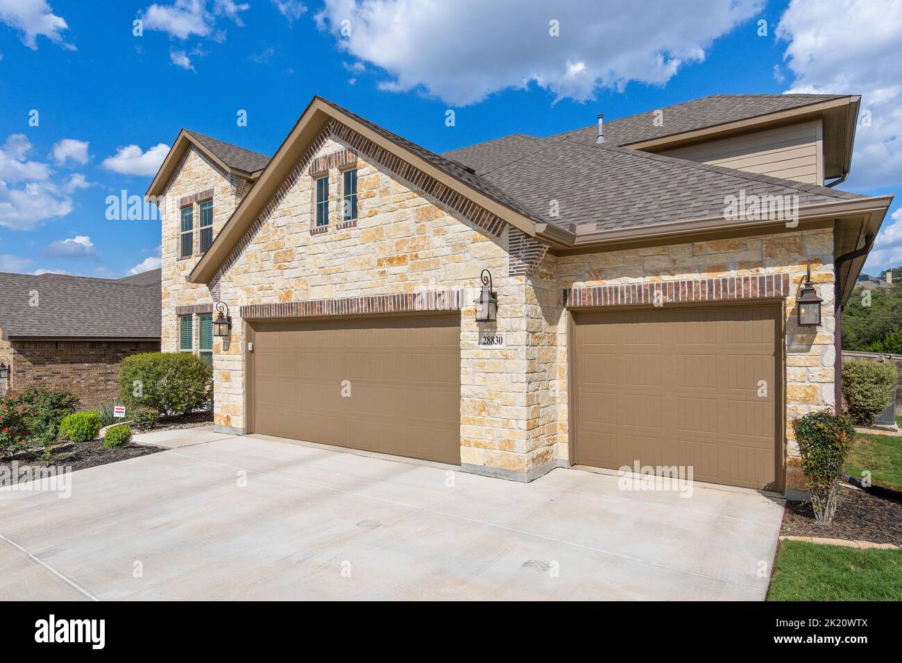 The front of a suburban home Stock Photo - Alamy