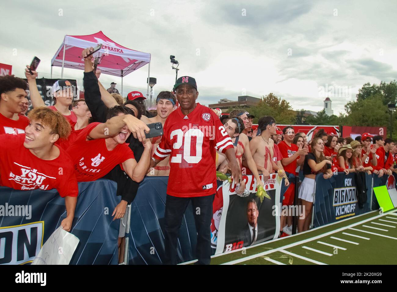 FOX Big Noon Kickoff draws in a massive crowd at Memorial Stadium ahead ...