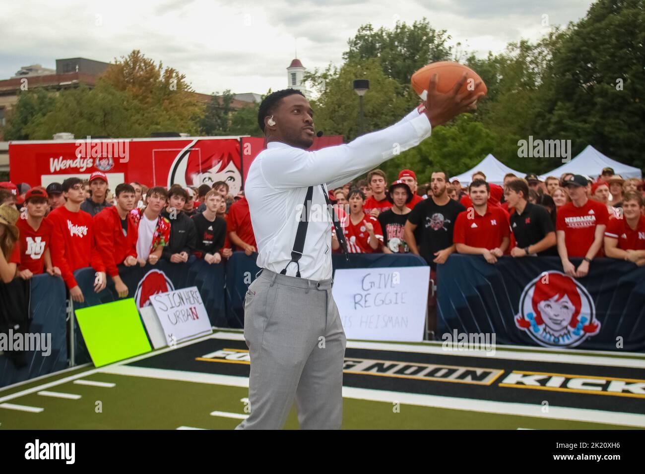 FOX Big Noon Kickoff draws in a massive crowd at Memorial Stadium ahead ...