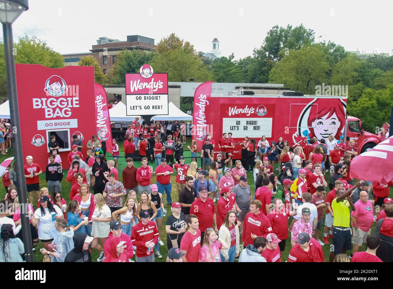 FOX Big Noon Kickoff draws in a massive crowd at Memorial Stadium ahead ...