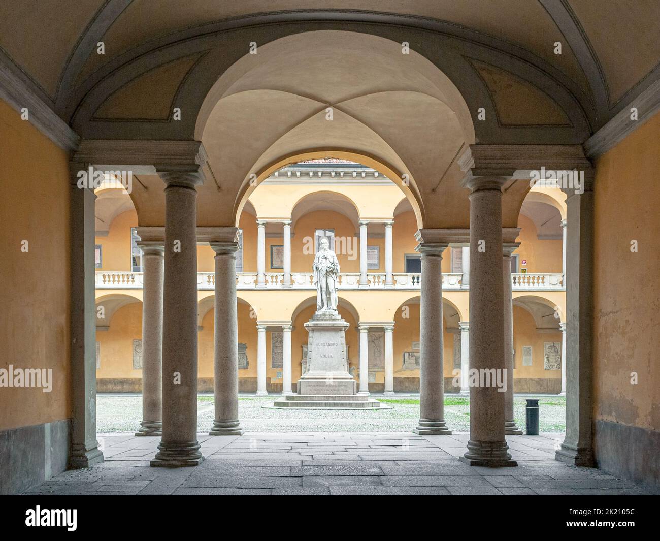 Inner courtyard of the University of Pavia with the statue of ...