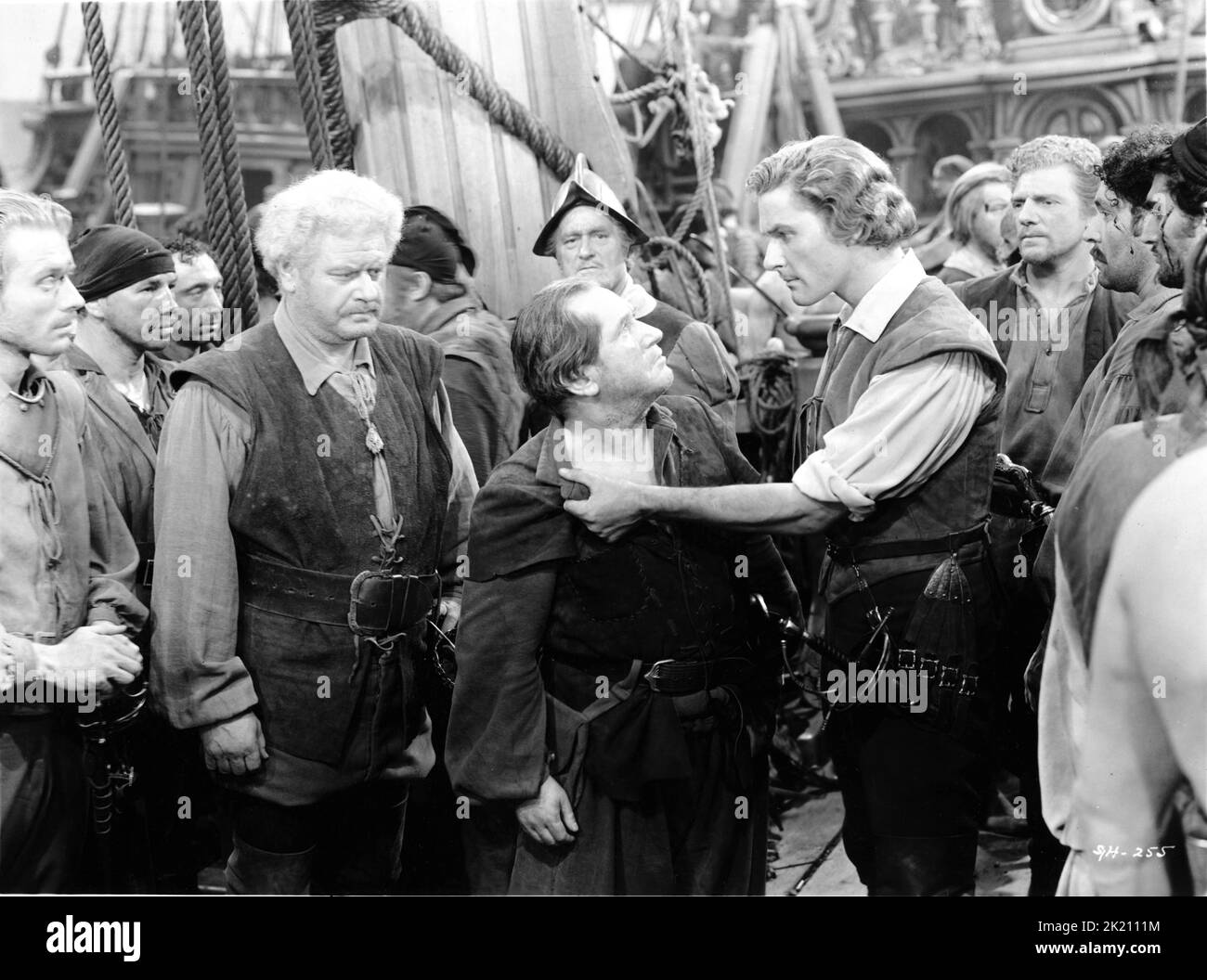 ALAN HALE J.M. KERRIGAN and ERROL FLYNN in THE SEA HAWK 1940 director ...
