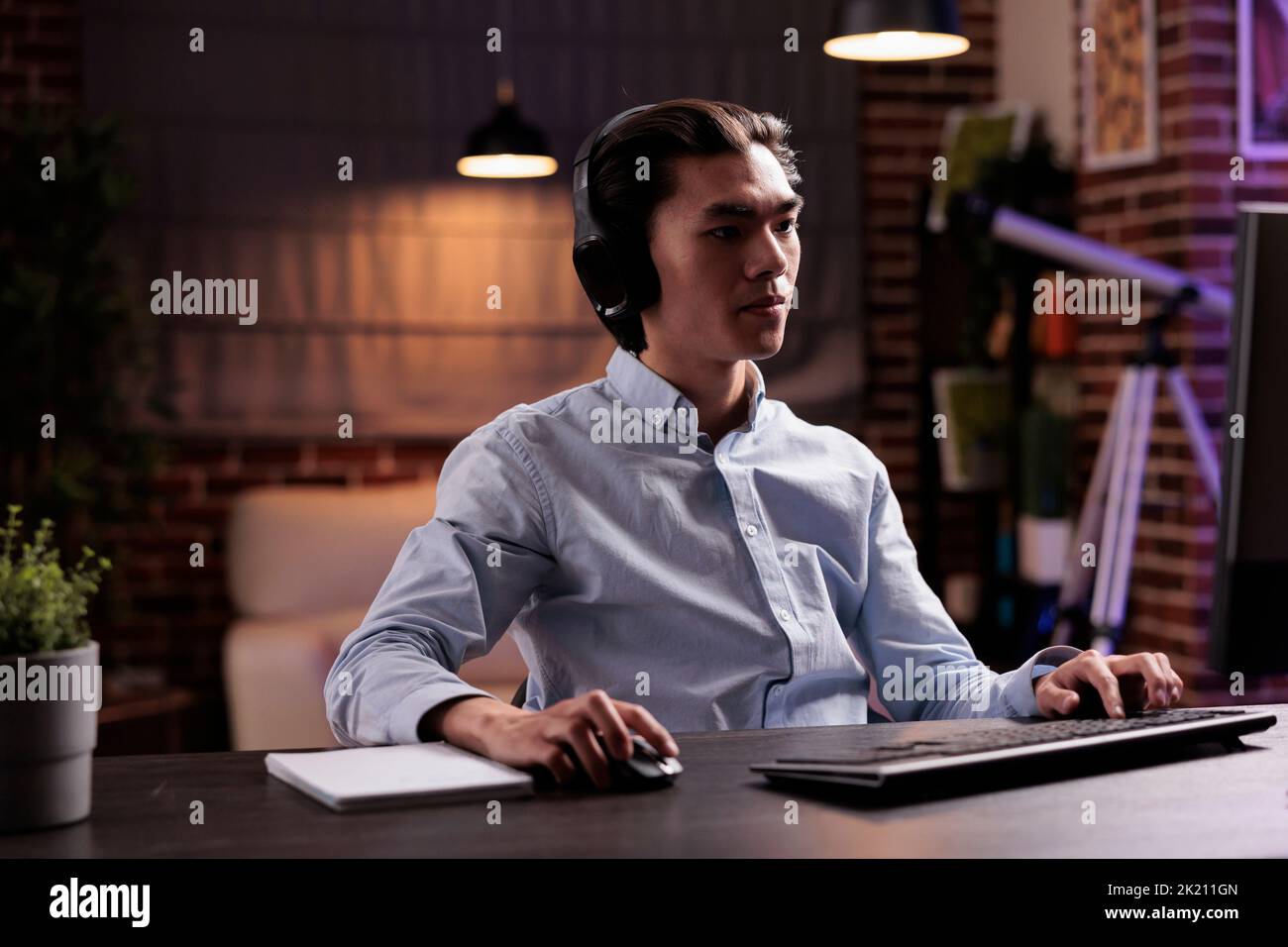 Podcast statistics hi-res stock photography and images - Alamy