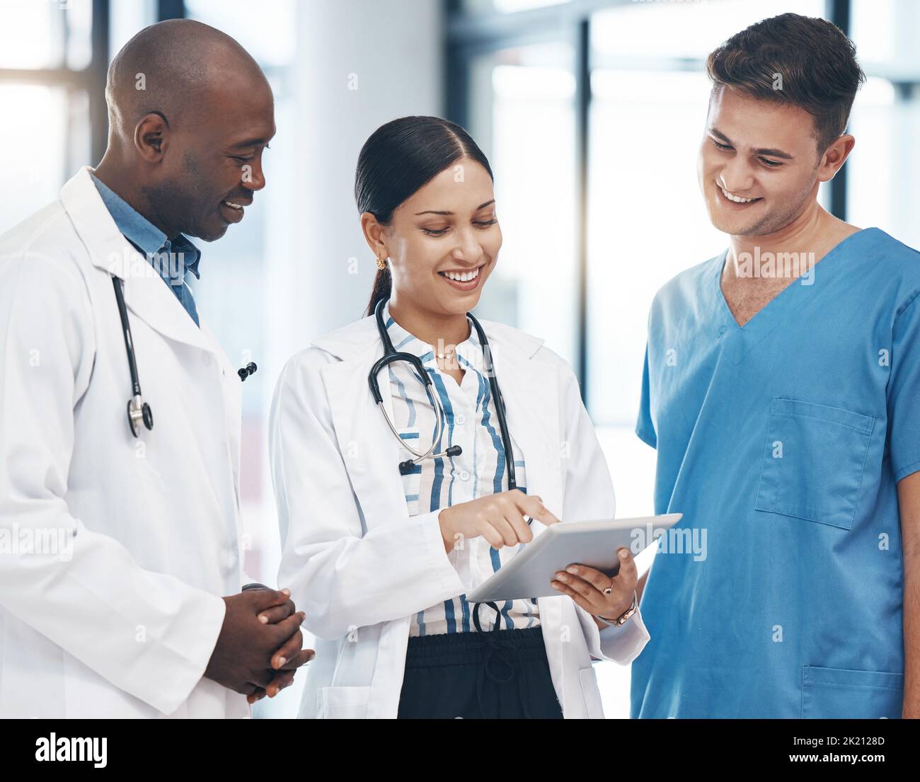 Research collaboration hi-res stock photography and images - Alamy