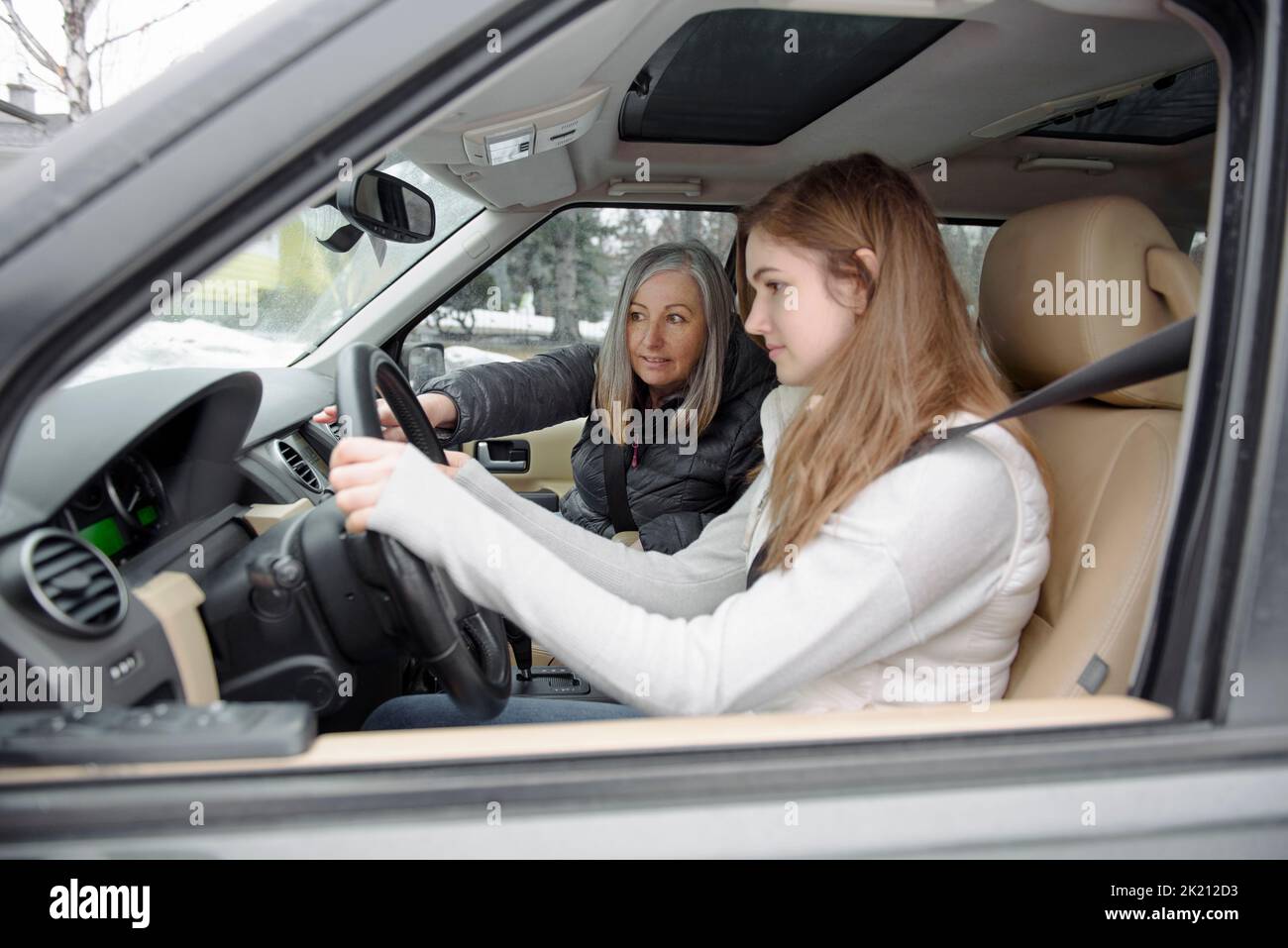 Adult mother and daughter car hi-res stock photography and images - Alamy